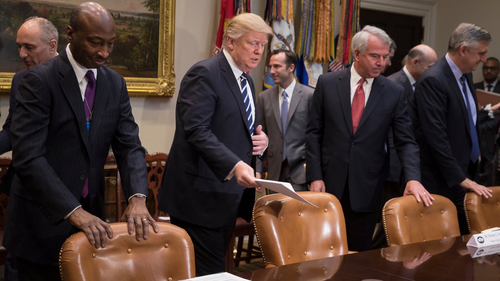 Trump Says He Used 25% Tariff Threat to Influence Macron on Drug Prices