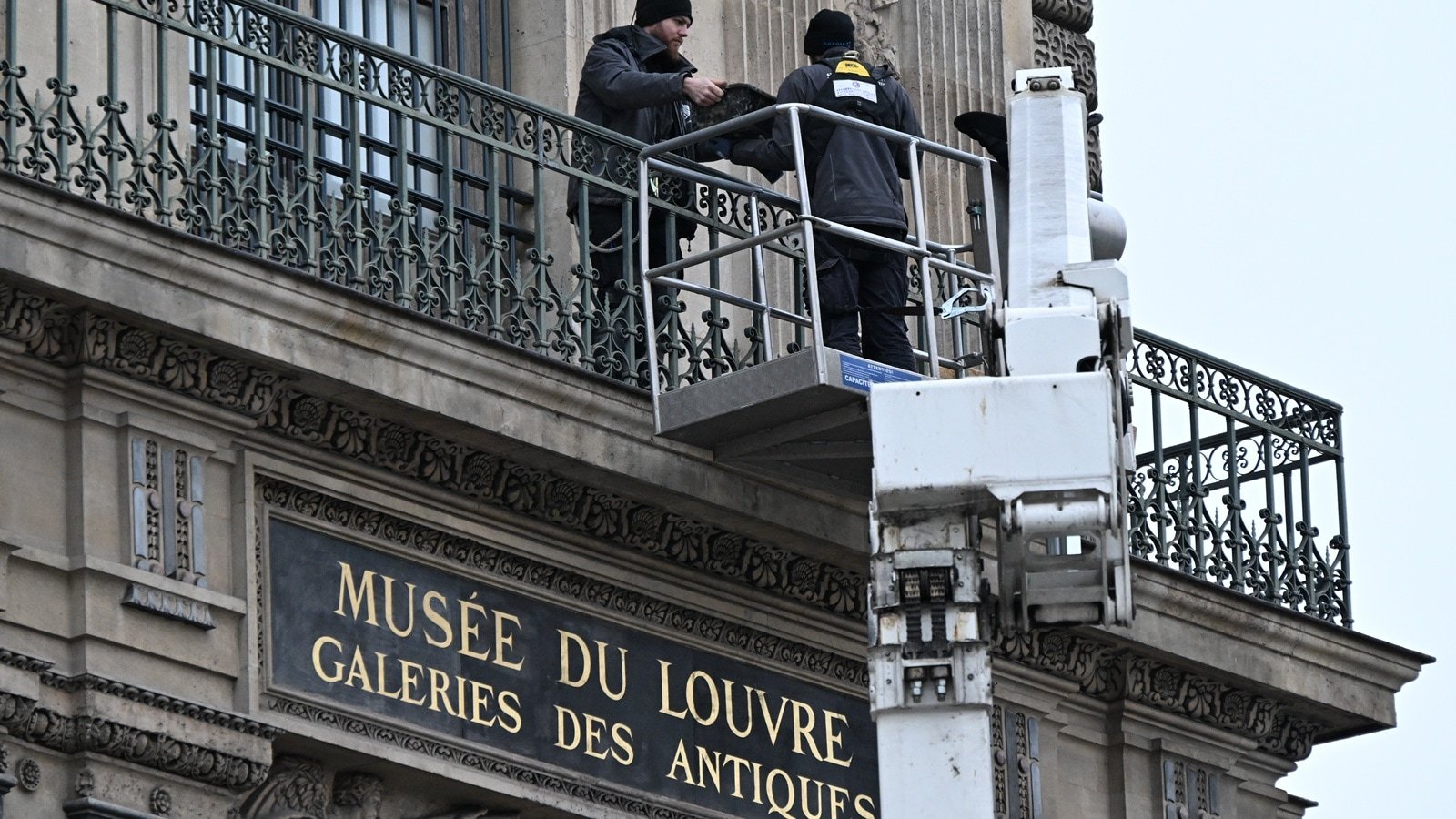 Louvre Installs Metal Bars on Balcony Used in $100M Crown Jewel Heist