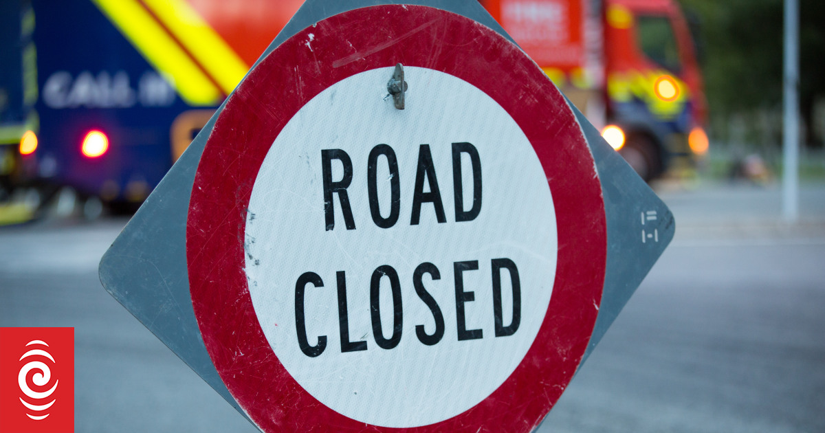 Crash blocks SH57 in Levin